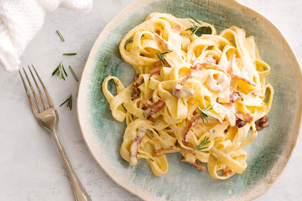 Fettuccine Carbonara: Rich and Creamy Italian Classic Made Easy (No ...